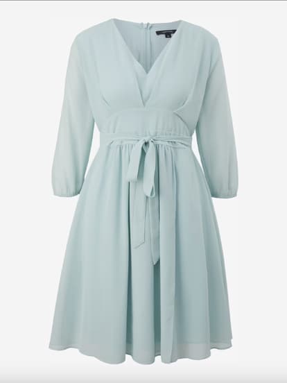 Dresscode Hochzeit: 5 Kleider für die Brautmutter, die die Schultern ...
