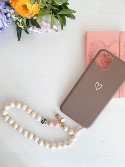 Handyketten mit Perlen müssen jetzt SO aussehen, um Trend zu sein