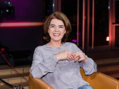 Susanne Daubner präsentiert Top 10 für Jugendwort des Jahres 2023