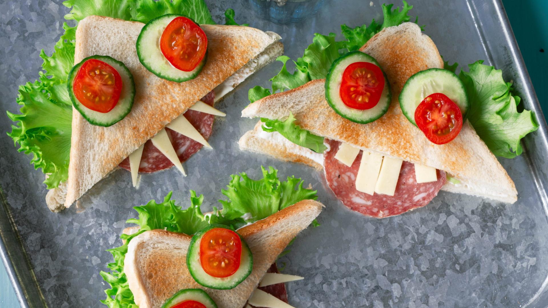 Rezept für Monster-Sandwich mit Salami und Käse