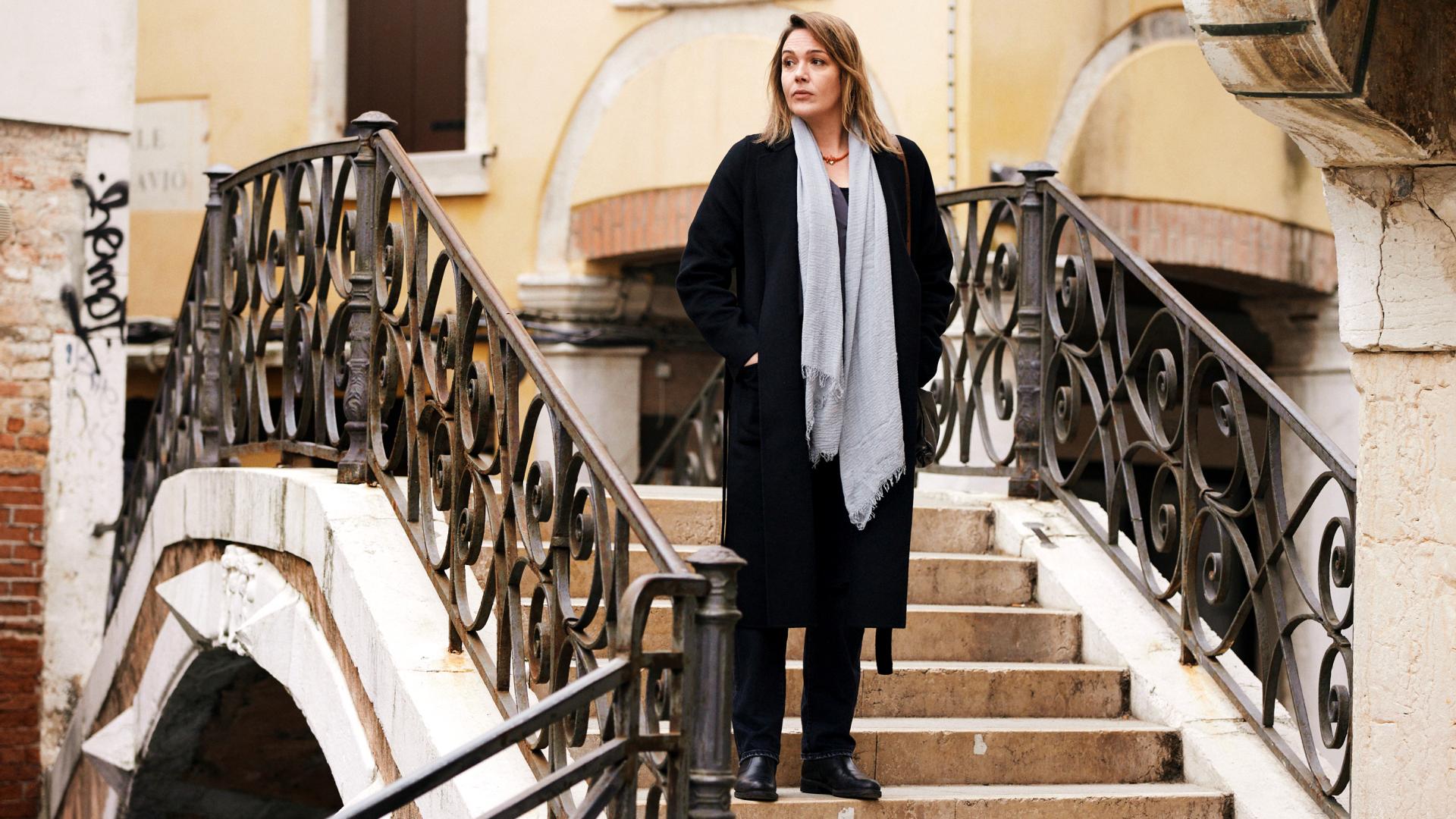 Alwara Höfels: Ehemann, Narbe, Eltern