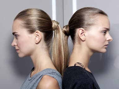 Sleek Zopf: So gelingt die angesagte Frisur