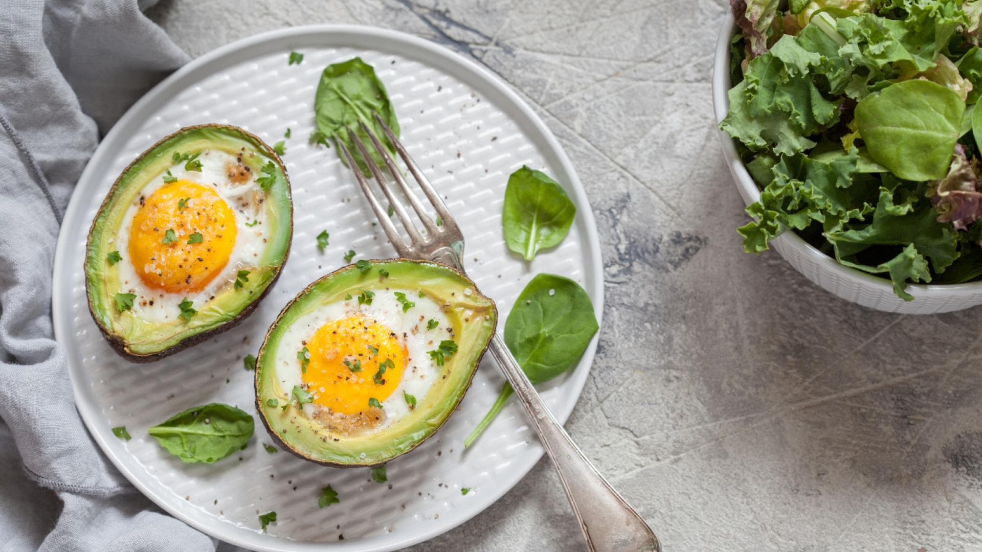 Gebackene Avocado mit Ei