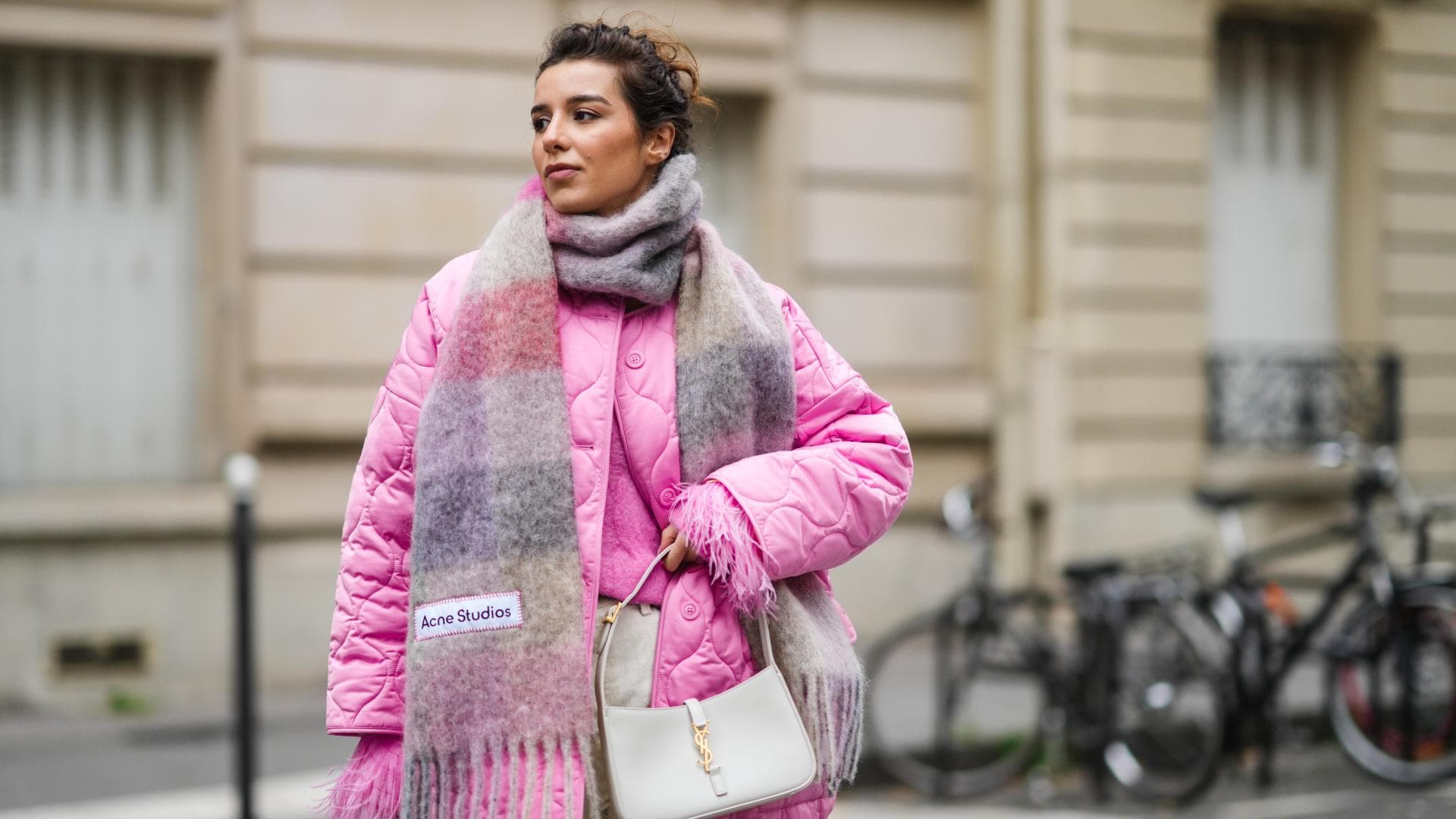 Strick-Trends 2022: Schals mit DIESEM Detail tragen wir jetzt rauf und ...