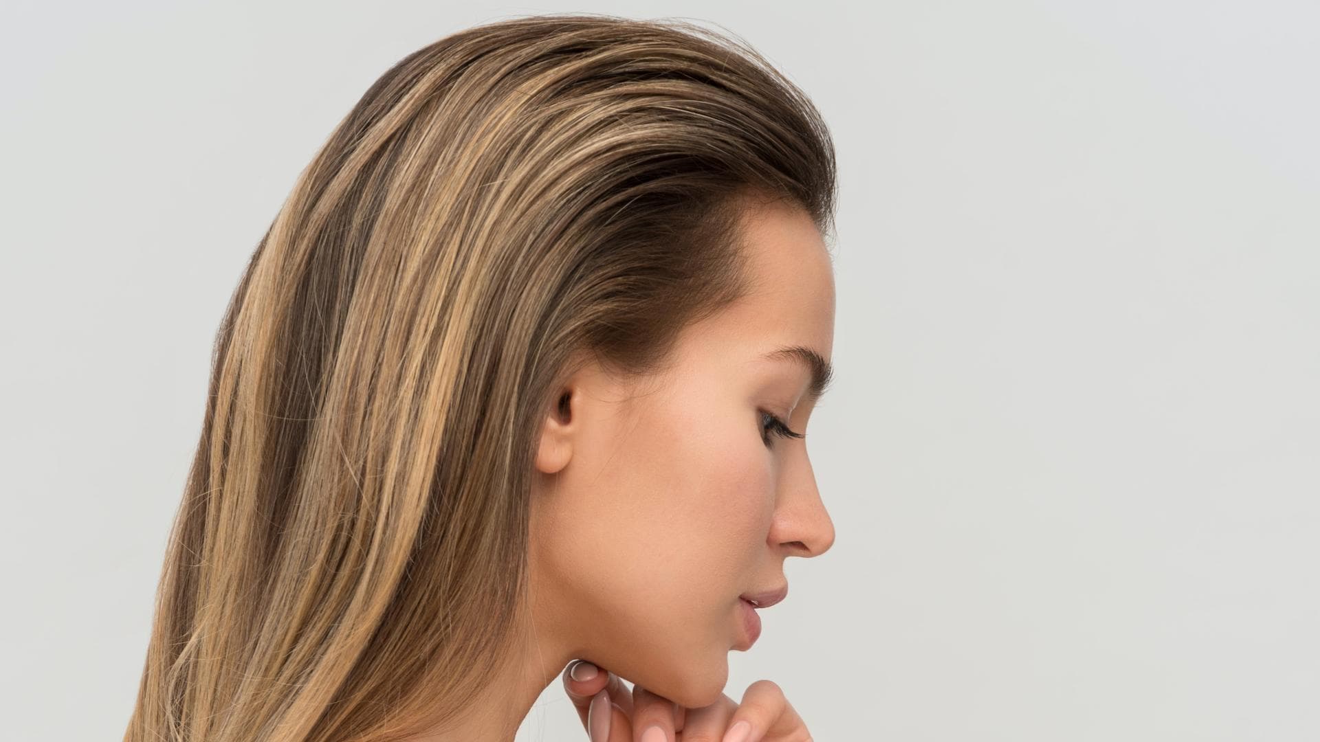 Was tun gegen fettige Haare? Die besten Tipps und Mittel