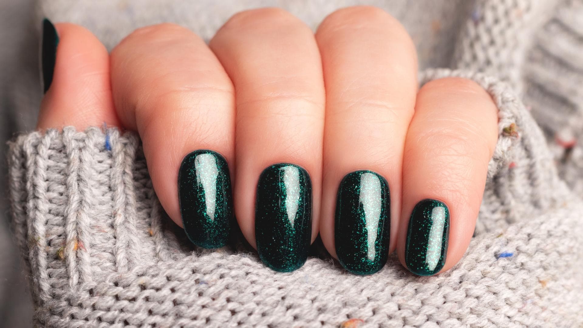 Velvet Nails sind die Trendmaniküre für den Winter