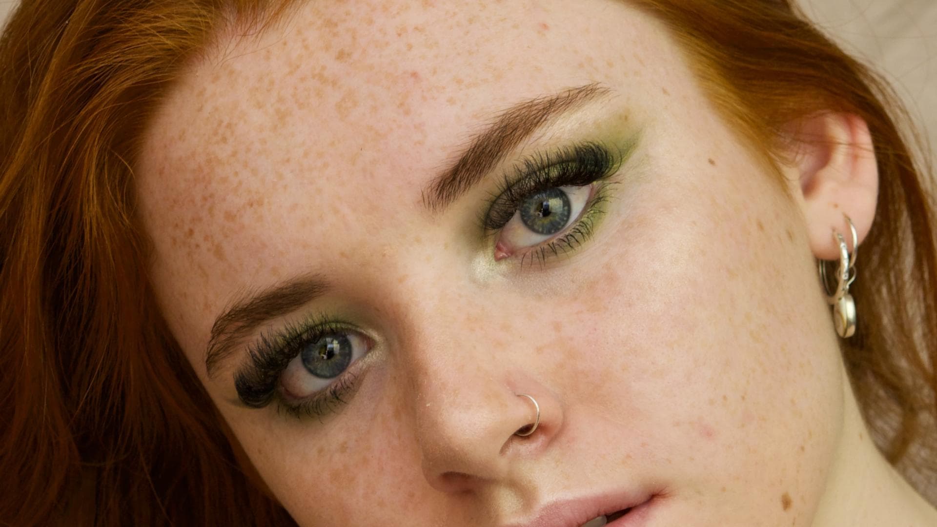 Matcha Latte Make-up: So geht der Trend-Look