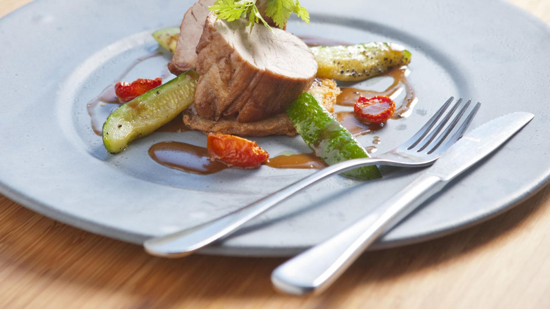 Rezept: Schweinefilet mit Thymianjus und Rösti
