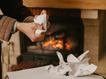 Altpapier im Kamin verbrennen: Das sind die Folgen